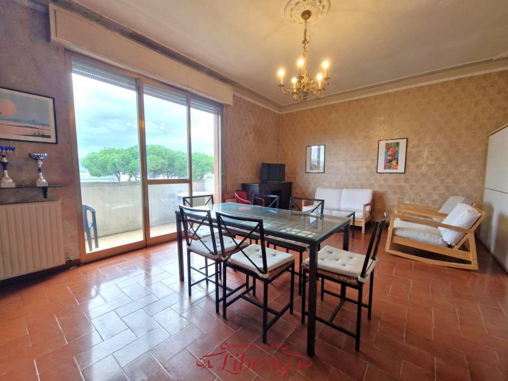 Appartamento in vendita a Camaiore via Vittorio Veneto