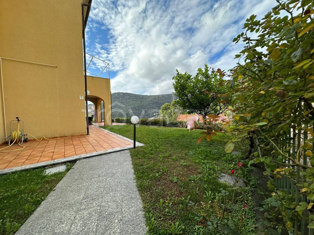 Casa Indipendente in vendita a Finale Ligure via dei Forti di Legnino