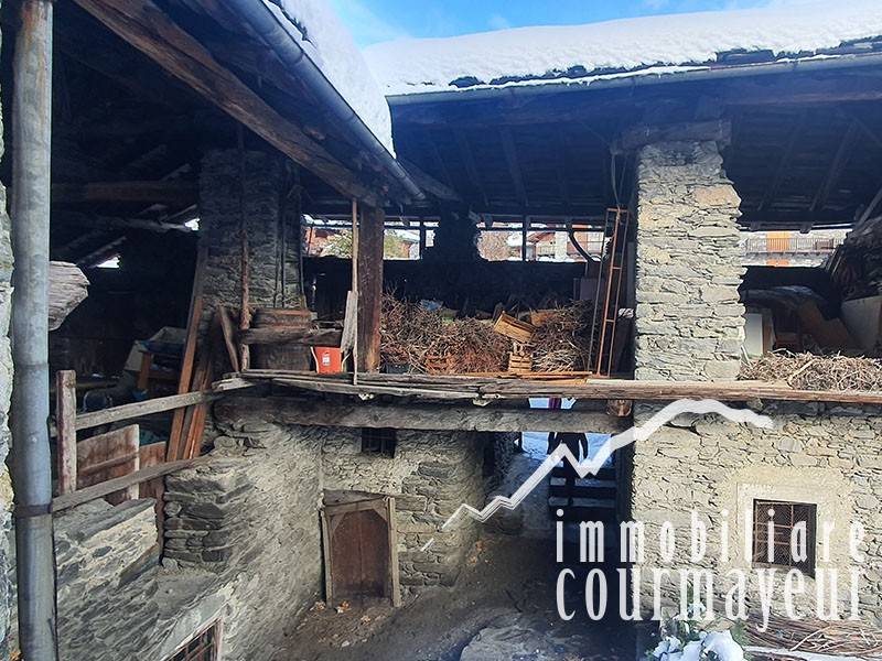 Rustico in vendita a La Salle frazione Echarlod