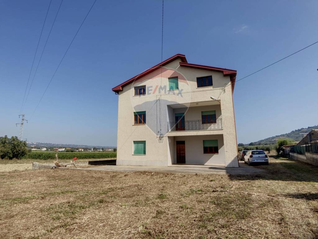 Casa Indipendente in vendita a Paglieta c/da Prangiarella, 44