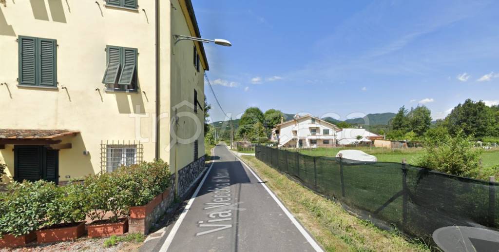 Appartamento all'asta a Lucca via Vecchia di Nozzano