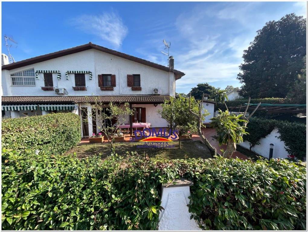 Villa Bifamiliare in vendita a San Felice Circeo via Terracina, 401