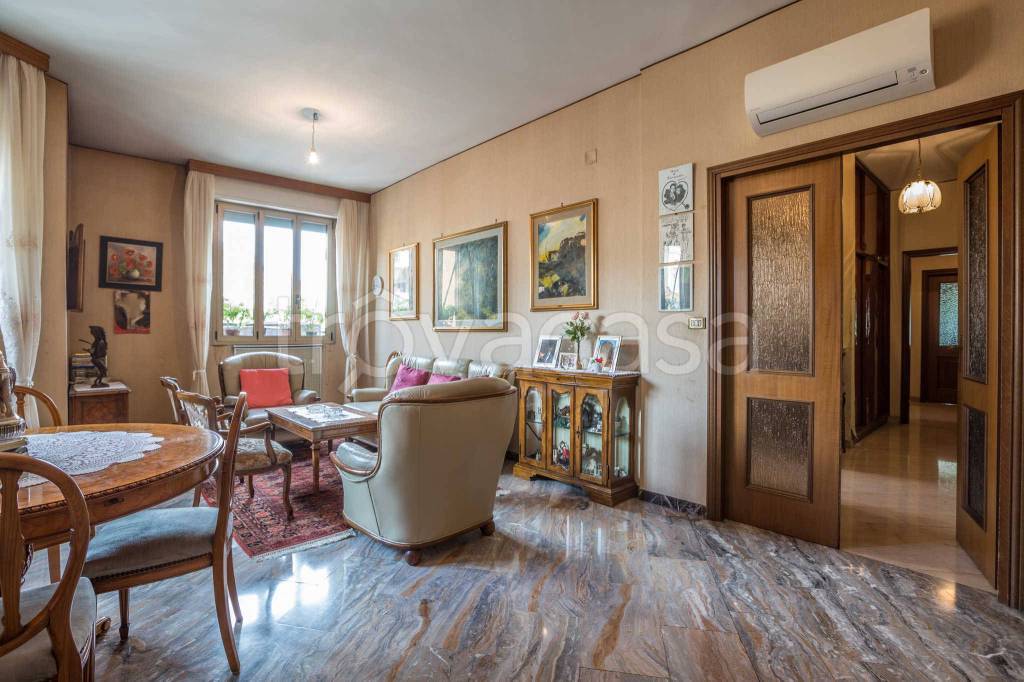 Appartamento in vendita a Bologna via della Grada