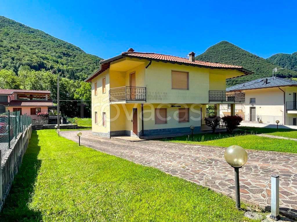 Villa in vendita ad Albino via Ca' Nuova