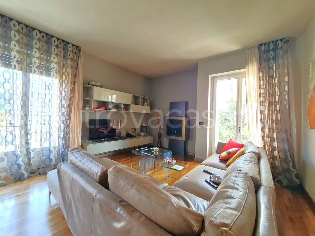 Attico in vendita ad Alba piazza Michele Ferrero, 4