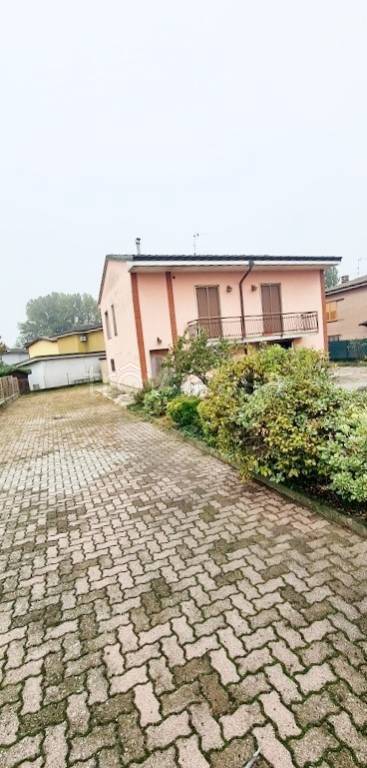 Villa in vendita a Turano Lodigiano via Fernando Santi, 4