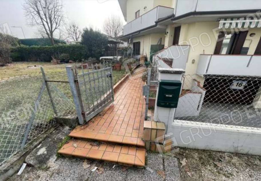 Villa Bifamiliare all'asta a Paese via Padre Massimiliano Kolbe, 16