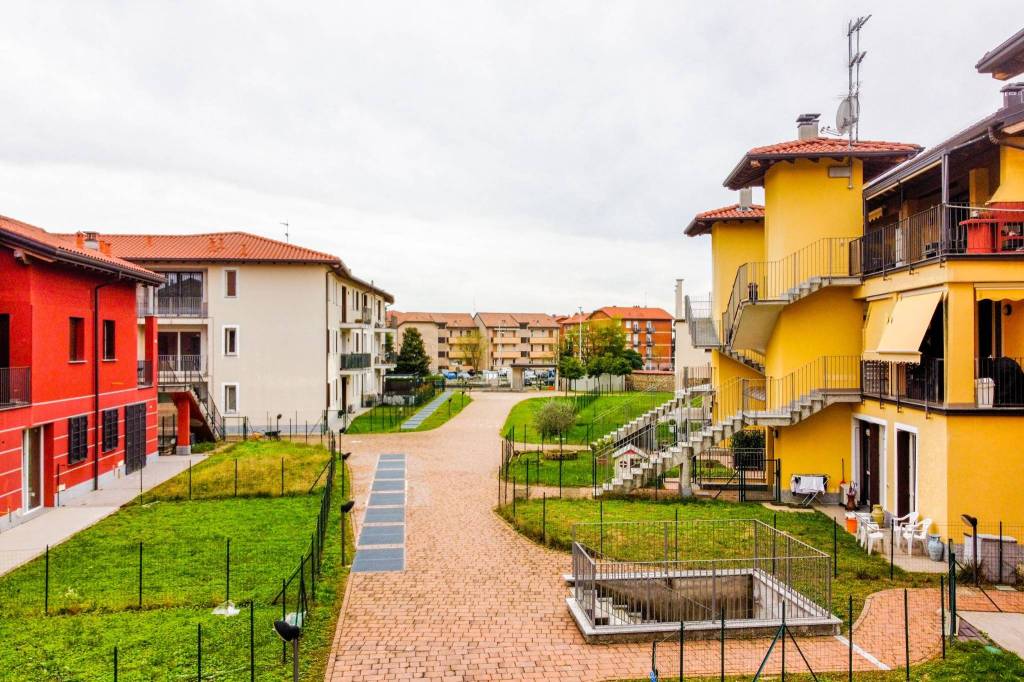 Appartamento in vendita a Carnate via Brianza