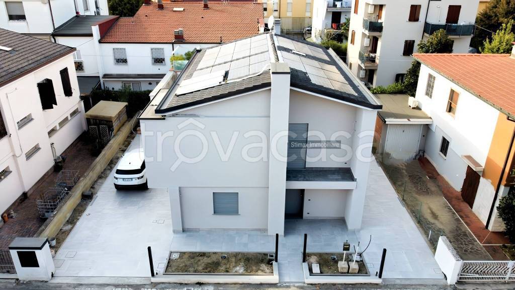Villa in vendita a Castelfranco Emilia via Solimei, 48