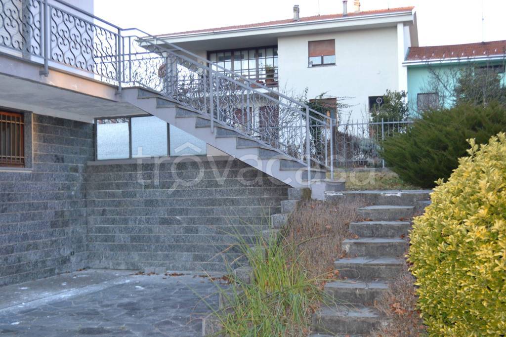 Appartamento in vendita a Borgomanero via Vittorio Alfieri