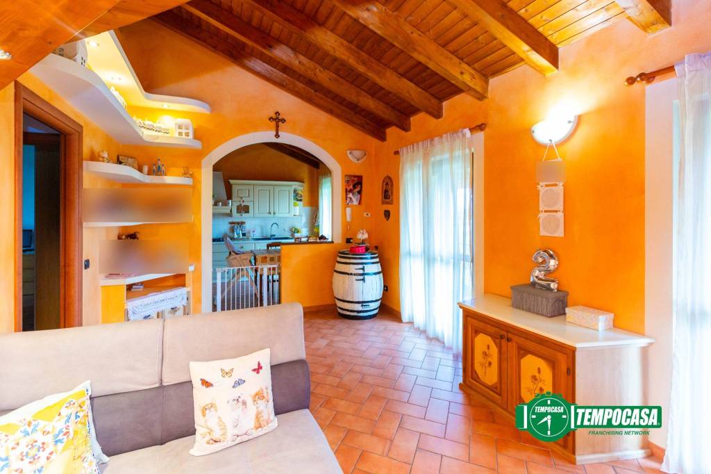 Appartamento in vendita a Oleggio via Loreto, 7