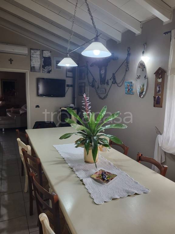 Casa Indipendente in vendita a Castelvetro Piacentino