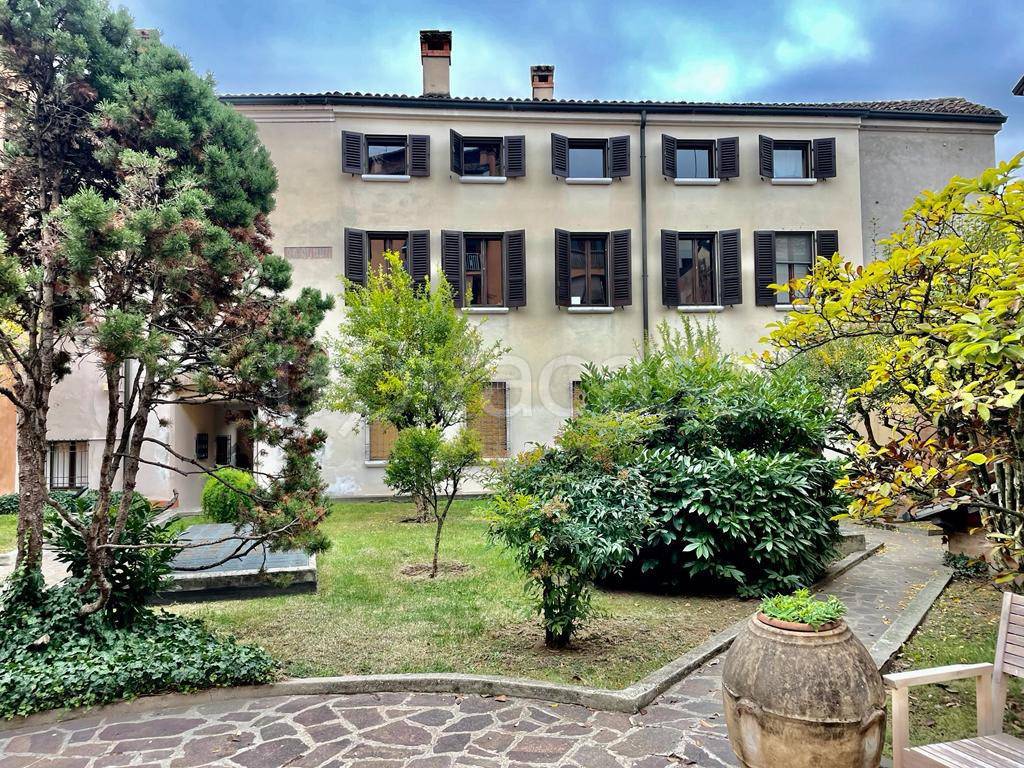 Villa Bifamiliare in vendita a Mantova via 20 Settembre