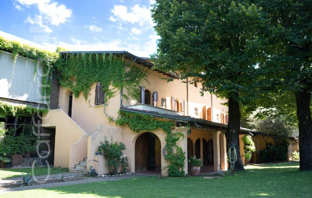 Casale in vendita a Castiglione delle Stiviere via d. Vincenzo Dottorina, 84