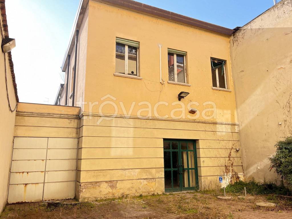 Intero Stabile in vendita a Mantova