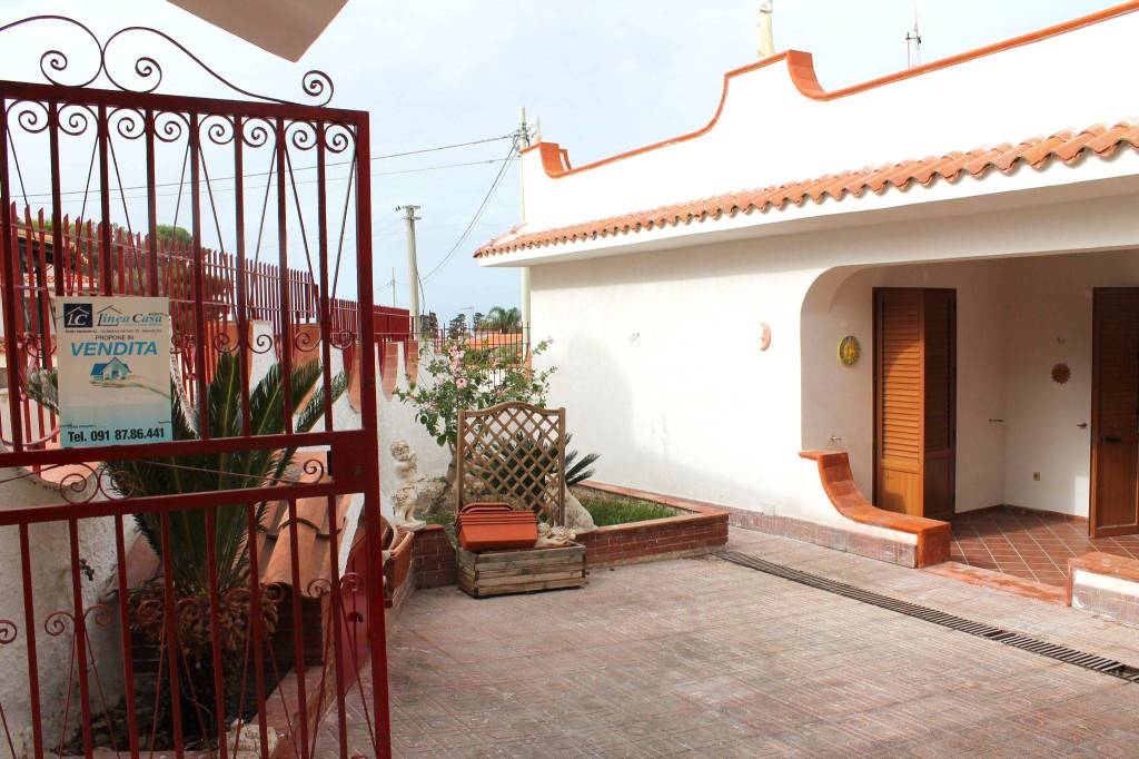 Villa in in vendita da privato a Cinisi via Rocco Chinnici, 45