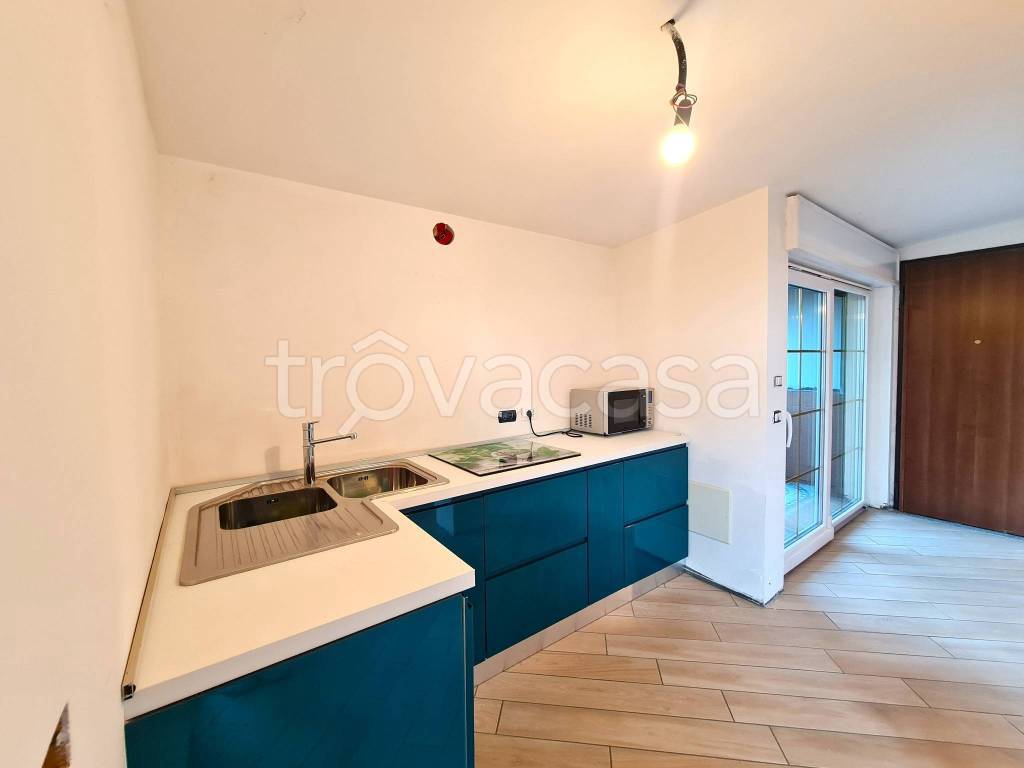 Appartamento in vendita a Cadorago via Giuseppe Parini