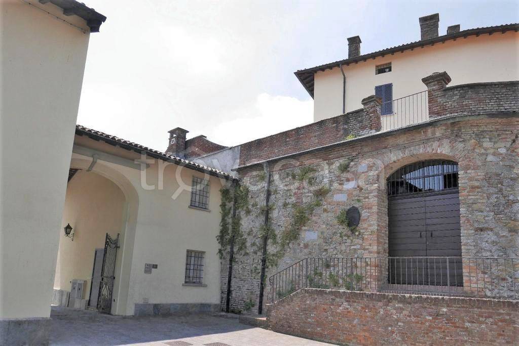 Mansarda in vendita a Castana via Castello, 15