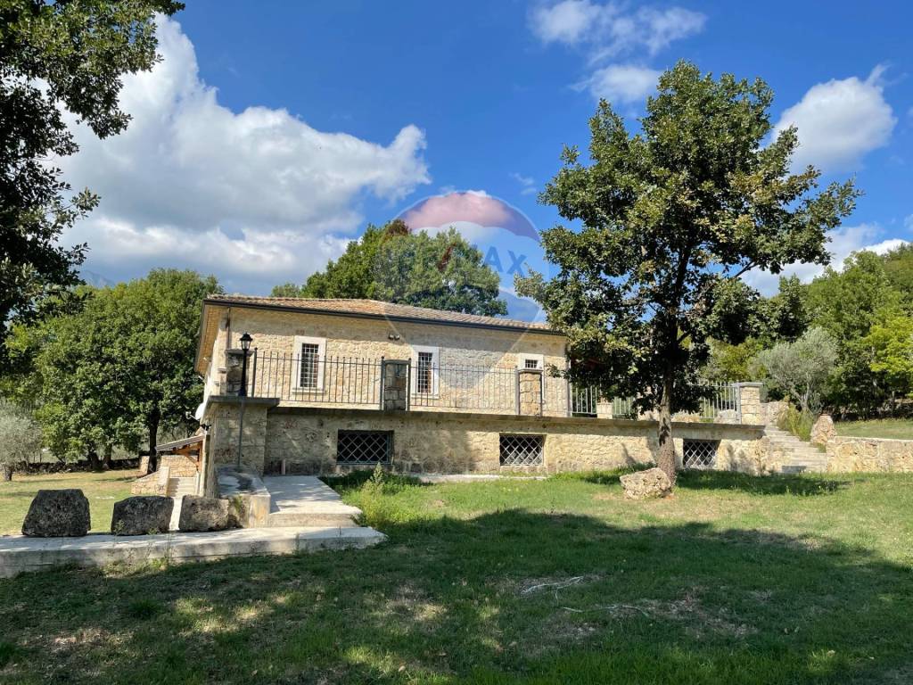 Rustico in vendita a Rocchetta a Volturno via Madonna delle Grotte, snc