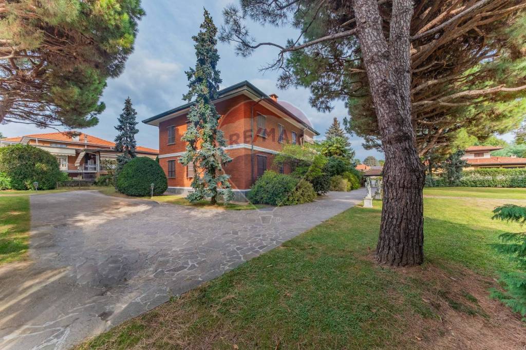 Villa in vendita ad Arsago Seprio via Roma, 14