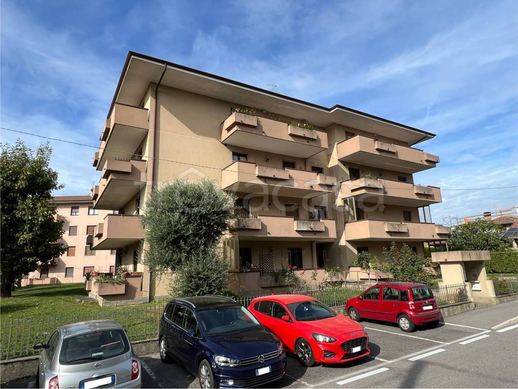 Appartamento in vendita a Calusco d'Adda