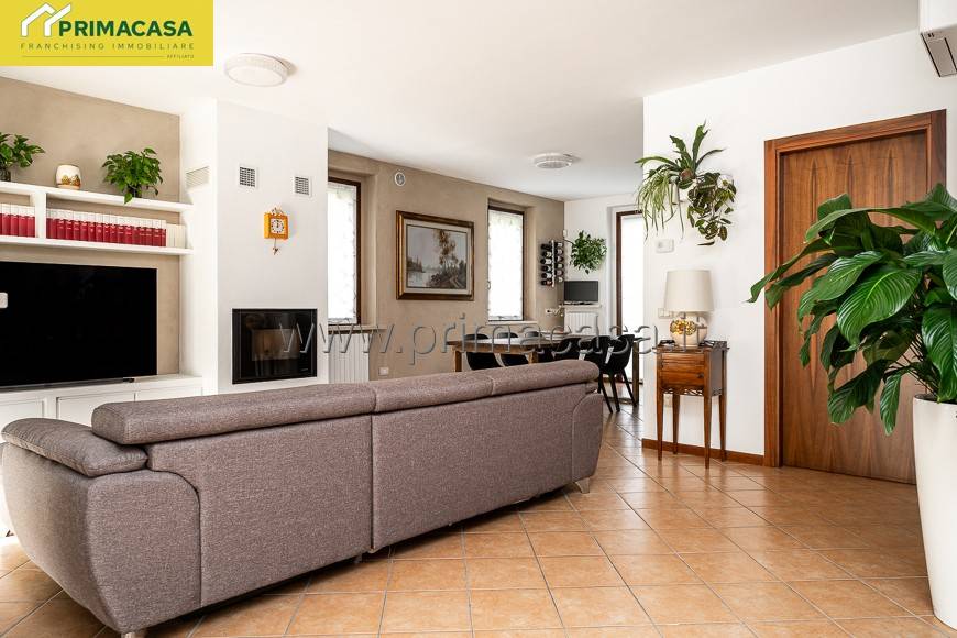 Villa Bifamiliare in vendita a Mezzane di Sotto piazza 4 Novembre, 1