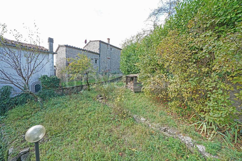 Casa Indipendente in vendita a Santa Fiora via Soana, 13