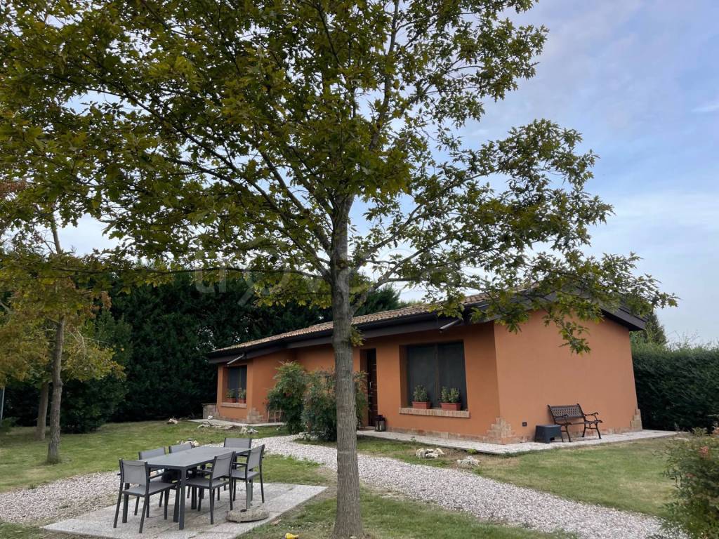 Casa Indipendente in vendita a Ferrara via Camerina