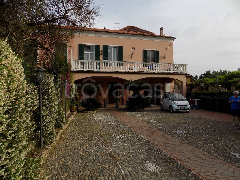 Villa Bifamiliare in vendita a Taggia