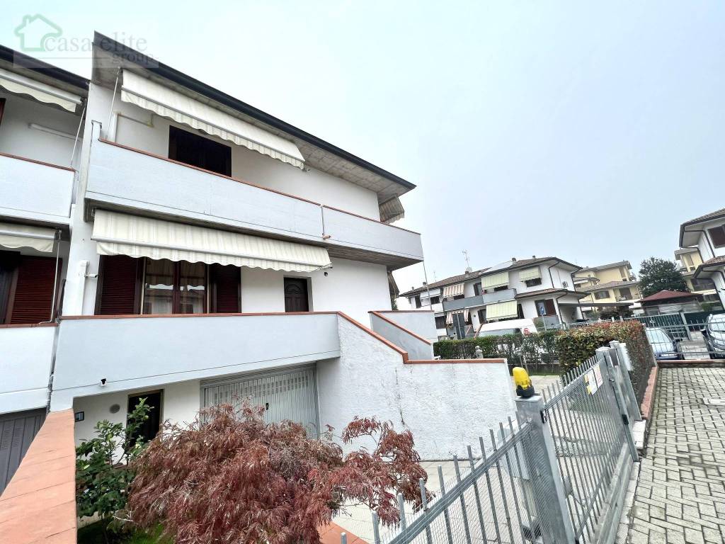 Villa Bifamiliare in vendita a Cornegliano Laudense via Lorenzo Perosi