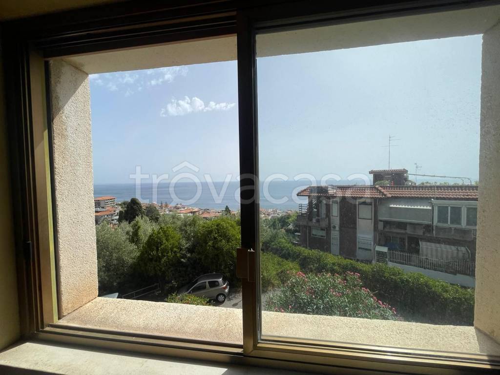 Appartamento in vendita ad Aci Castello via Litteri