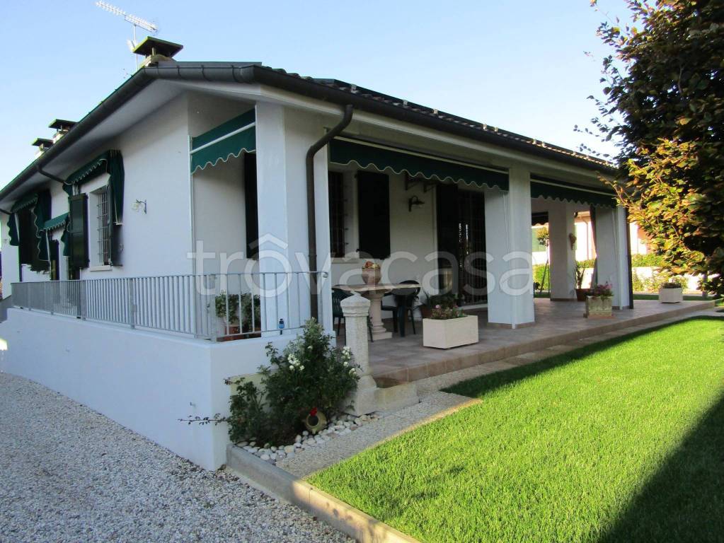 Villa Bifamiliare in vendita a Terre del Reno via Gioacchino Rossini, 25/25A