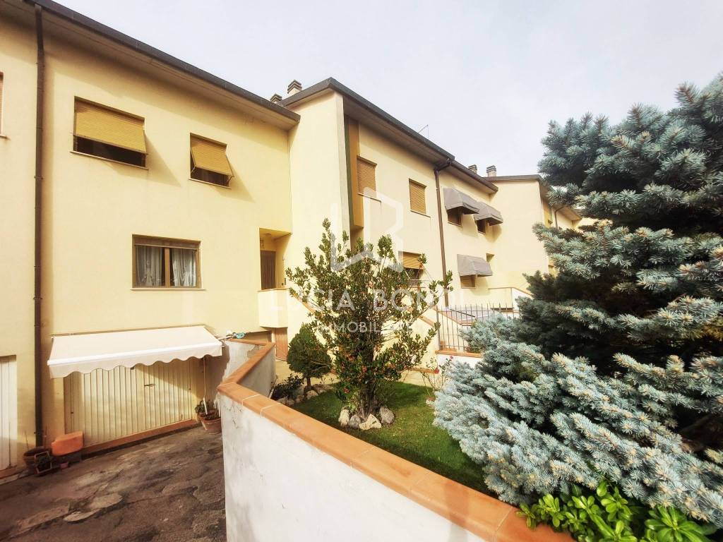 Casa Indipendente in vendita ad Arezzo strada Vicinale Ristradella