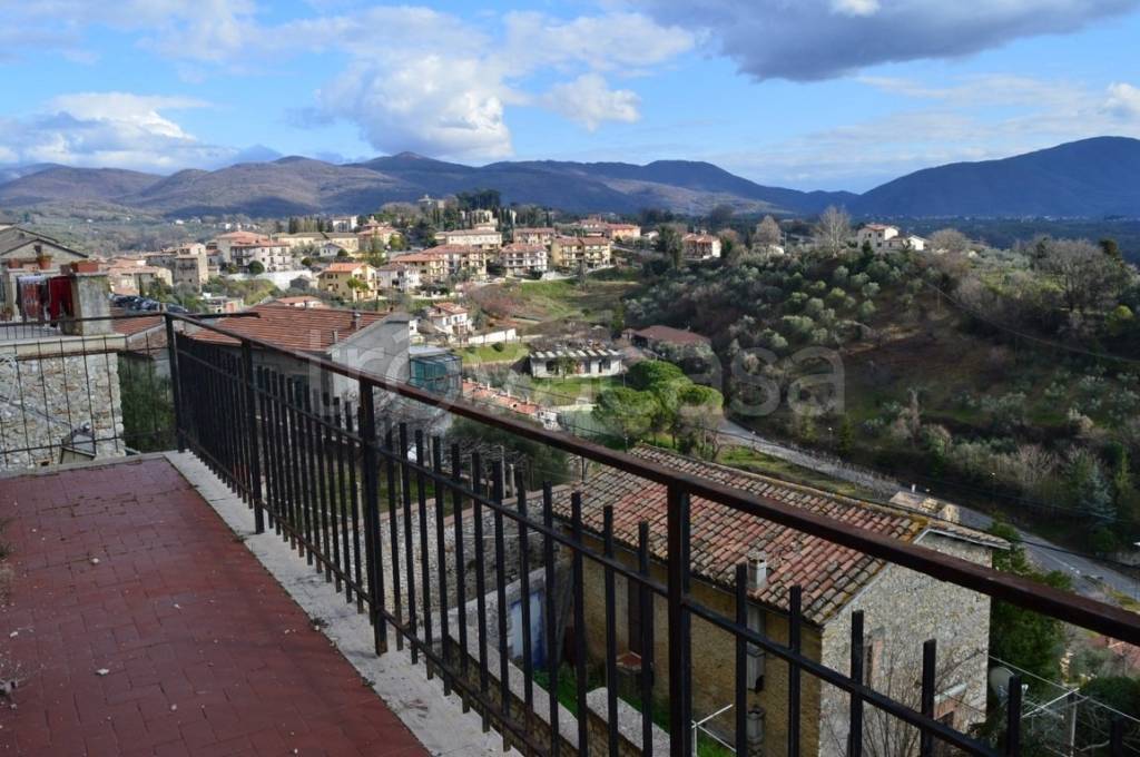 Intero Stabile in vendita a Monteleone Sabino via Costa dei Frati