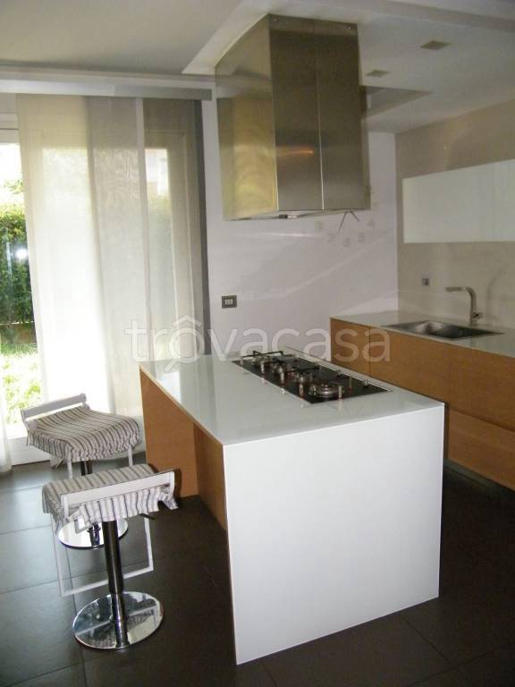 Villa a Schiera in vendita a Camisano Vicentino via Carlo Alberto Dalla Chiesa