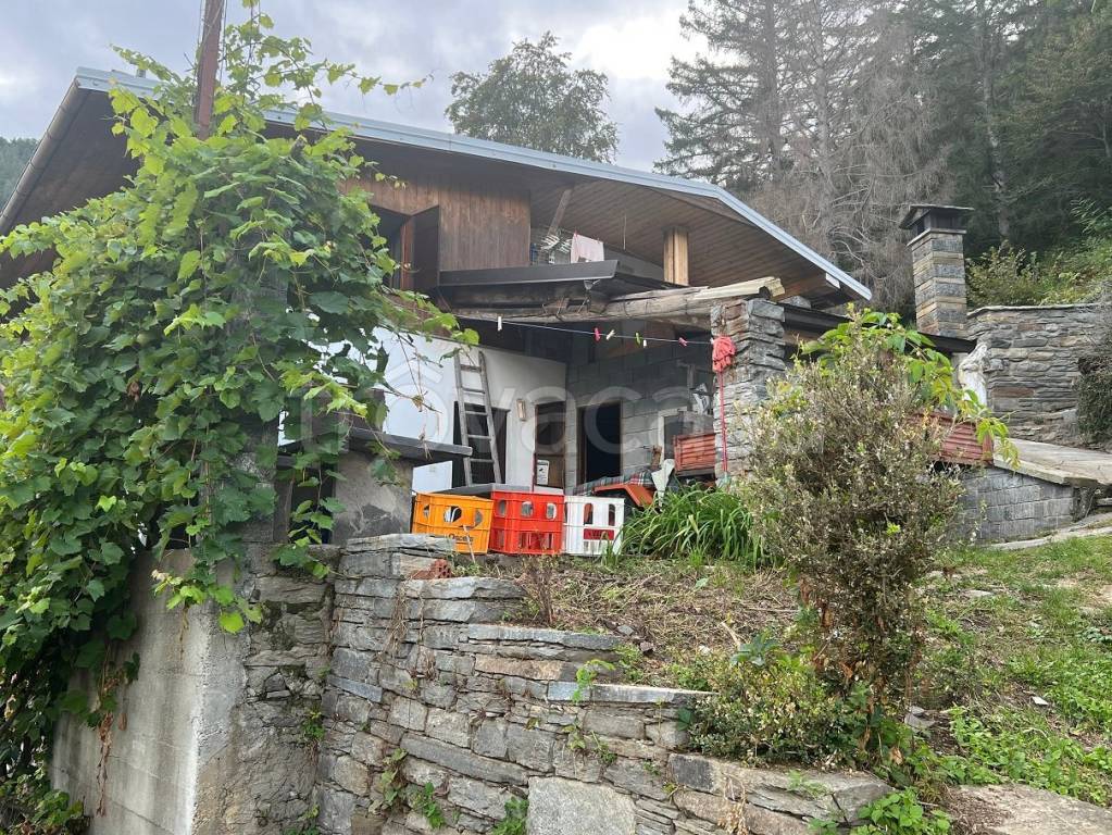 Villa in vendita a Domodossola borgata Alpe Lusentino