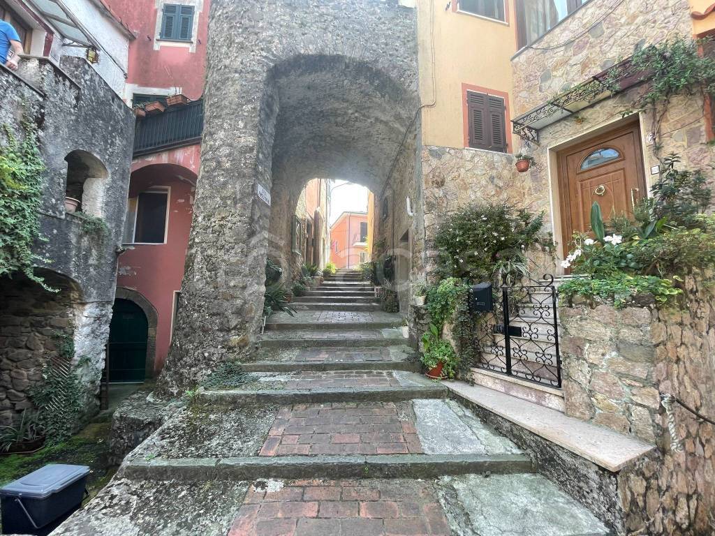 Rustico in vendita a Follo piazza Giuseppe Mazzini, 6