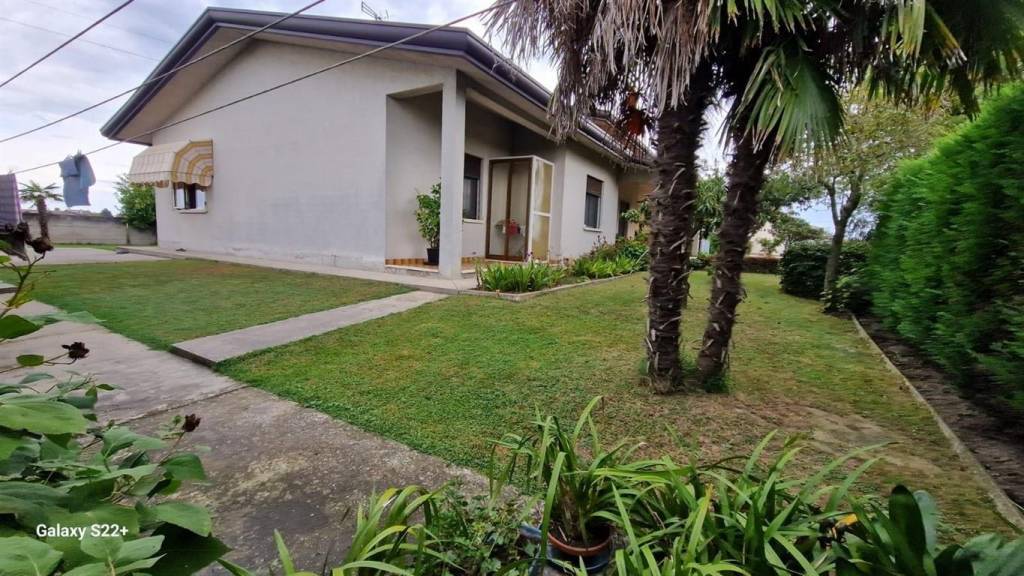 Casa Indipendente in vendita a Codevigo via Vallona