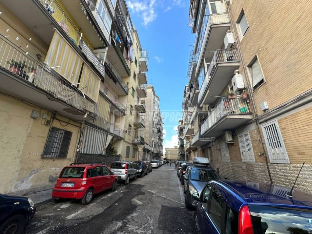 Appartamento in vendita a Giugliano in Campania via Arturo Labriola