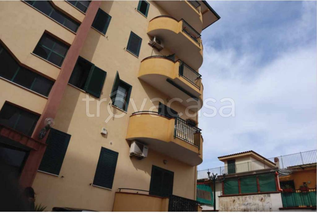 Appartamento all'asta a Caivano via Atellana