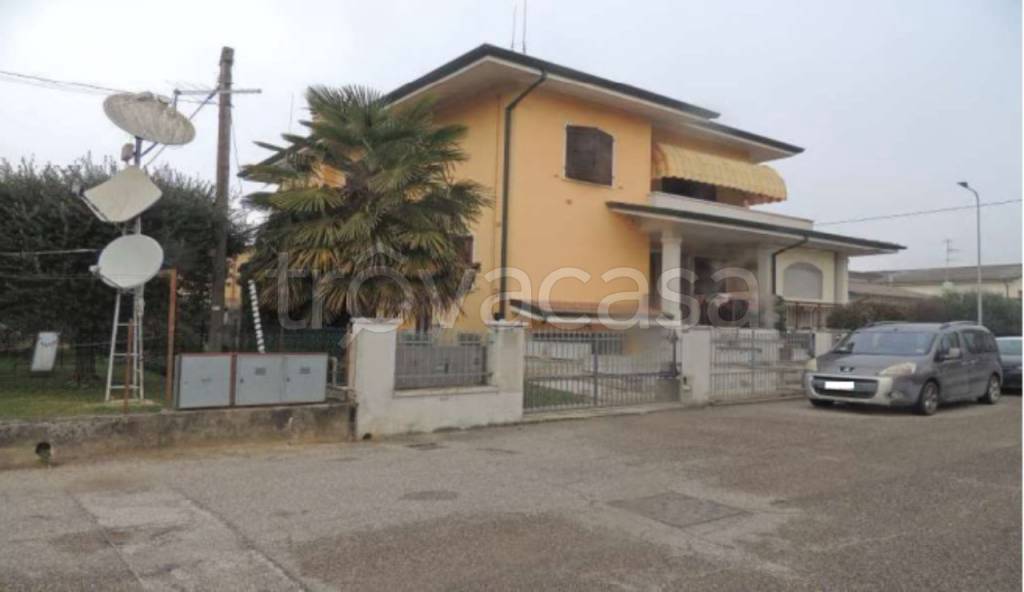 Appartamento all'asta a Castel d'Ario via Marzabotto