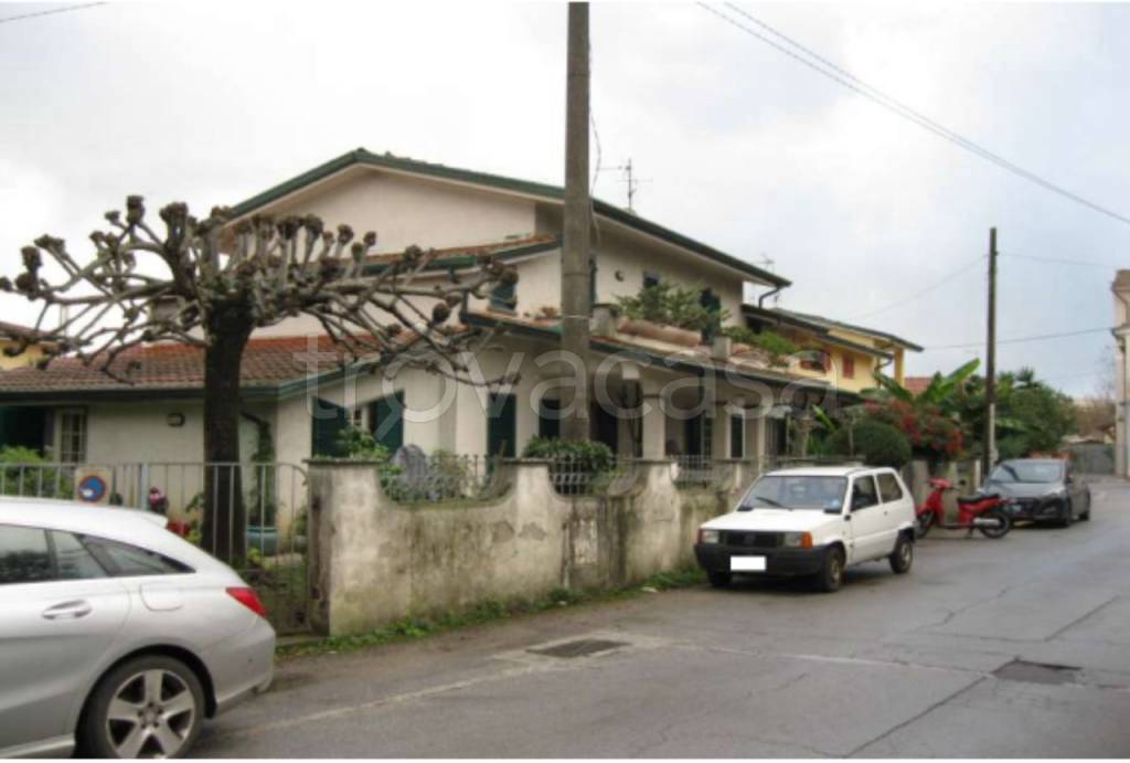 Appartamento all'asta a Massarosa via del Brentino