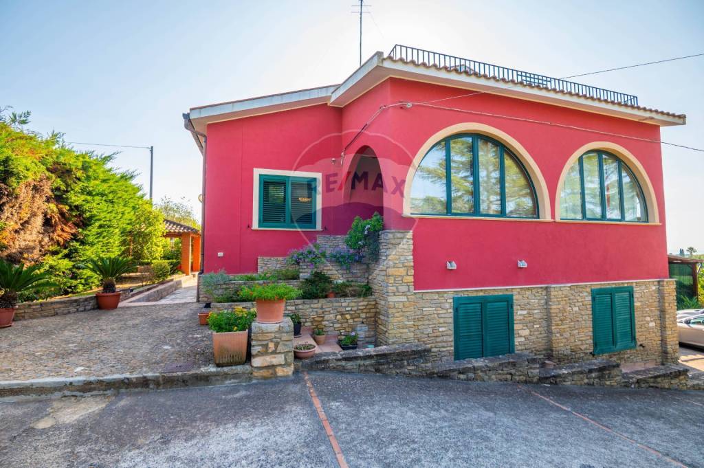 Villa in vendita a Caltagirone via delle Primule