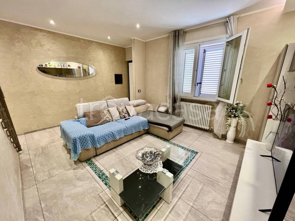 Casa Indipendente in vendita a Piacenza via Bardonezza