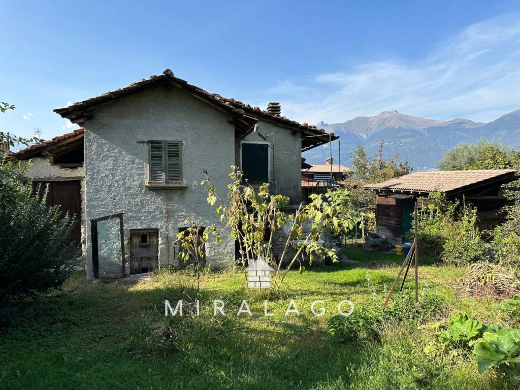 Casa Indipendente in vendita a Colico via San Fedele, 11