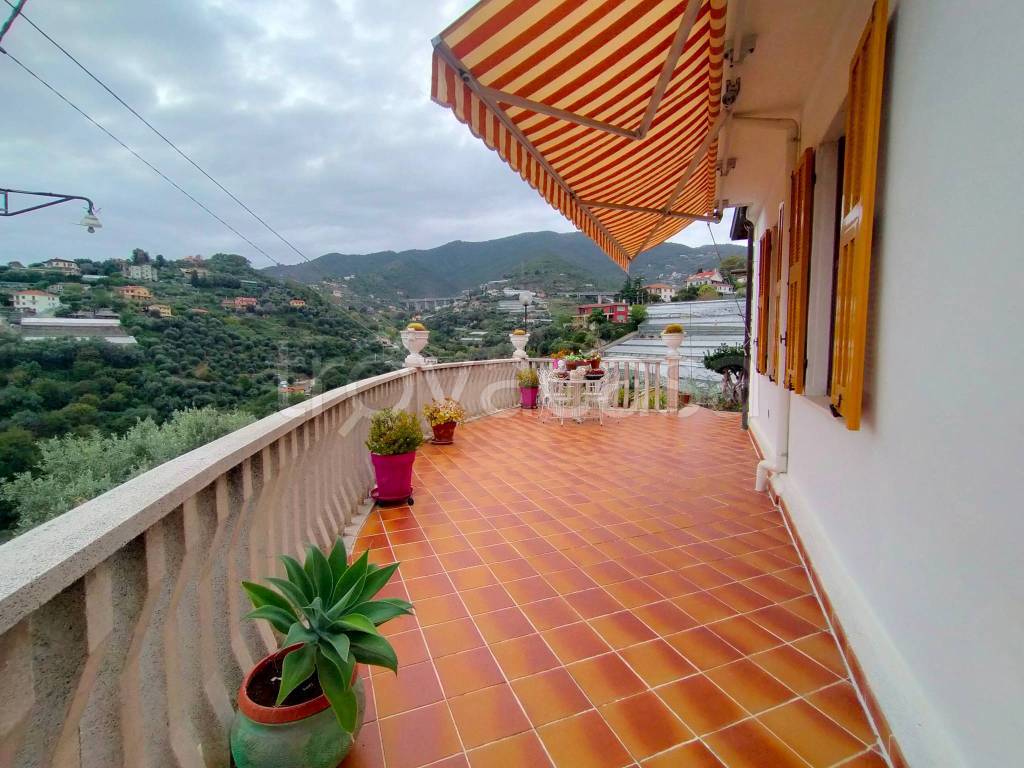 Villa in vendita a Sanremo strada Maccagnan