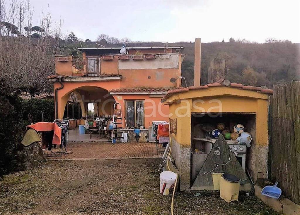 Villa all'asta ad Ariccia via dell'Emissario, 7