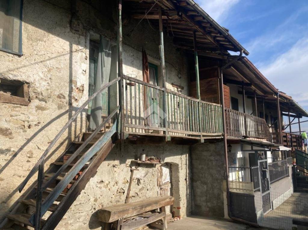 Casa Indipendente in vendita a Gambasca via Santa Lucia, 23
