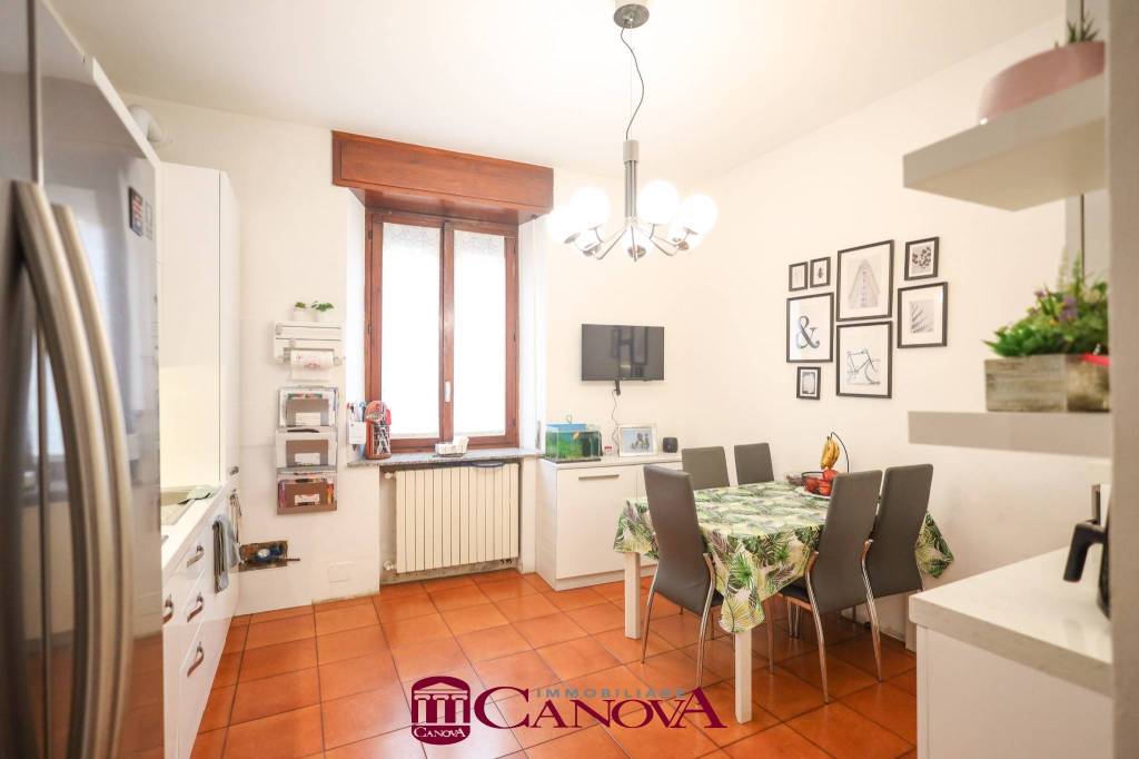 Casa Indipendente in vendita a Bregnano via Bernardino Luini, 4