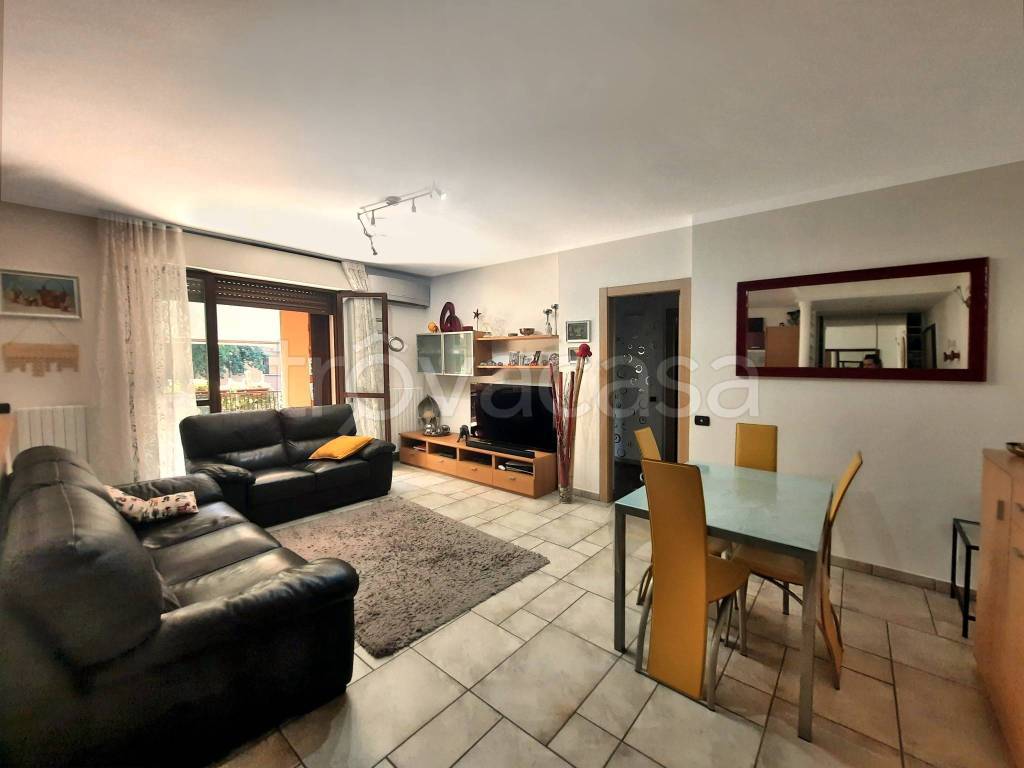 Appartamento in vendita a Buccinasco via Rodolfo Morandi, 11